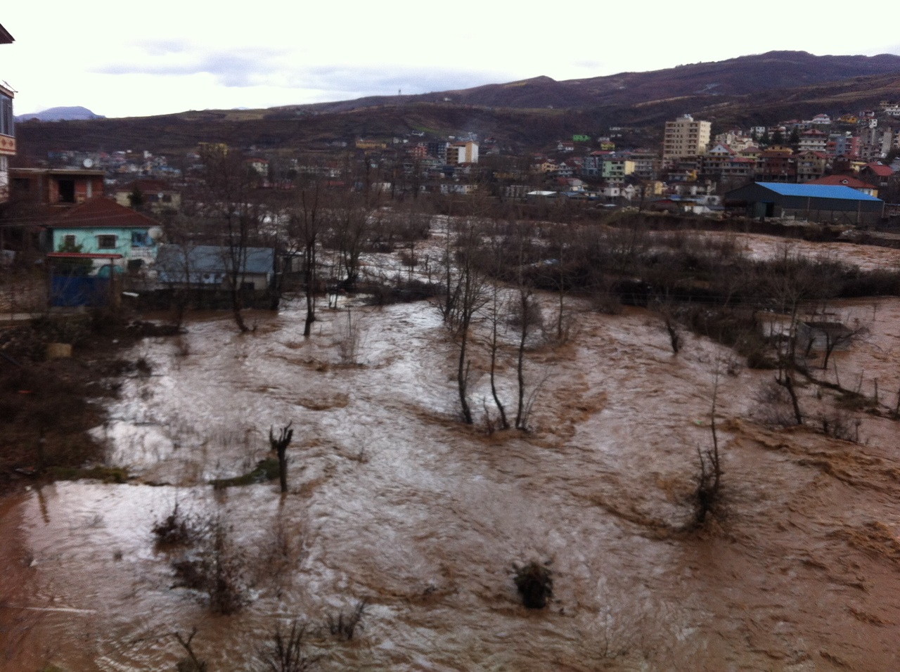 Rreshjet: Përmbytje në jug të Shqipërisë | Lajme nga Ulqini